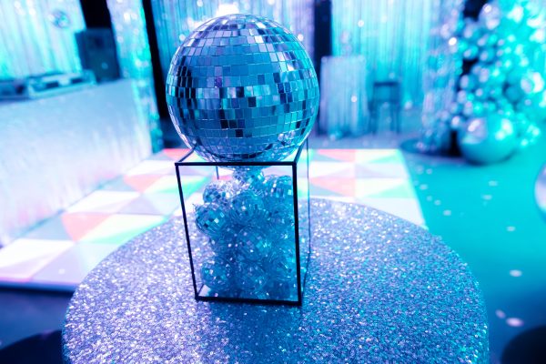 8 Ways to Decorate With Mirror Balls | Feel Good Events