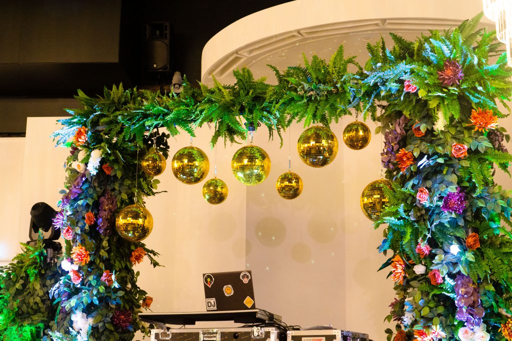8 Ways to Decorate With Mirror Balls | Feel Good Events