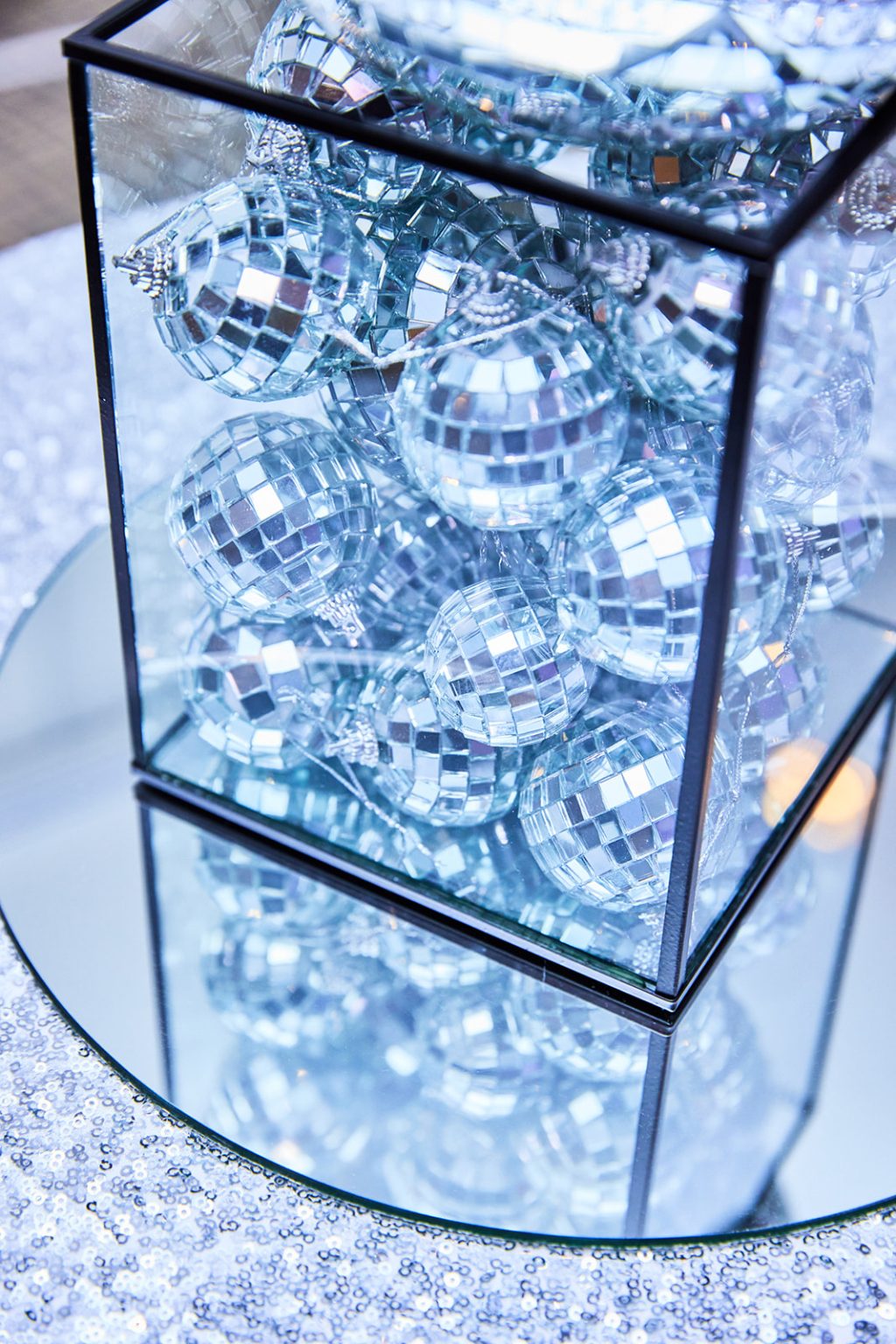 8 Ways to Decorate With Mirror Balls | Feel Good Events