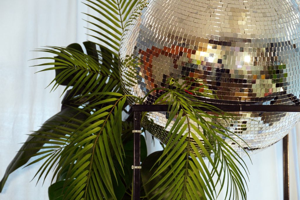 8 Ways to Decorate With Mirror Balls | Feel Good Events