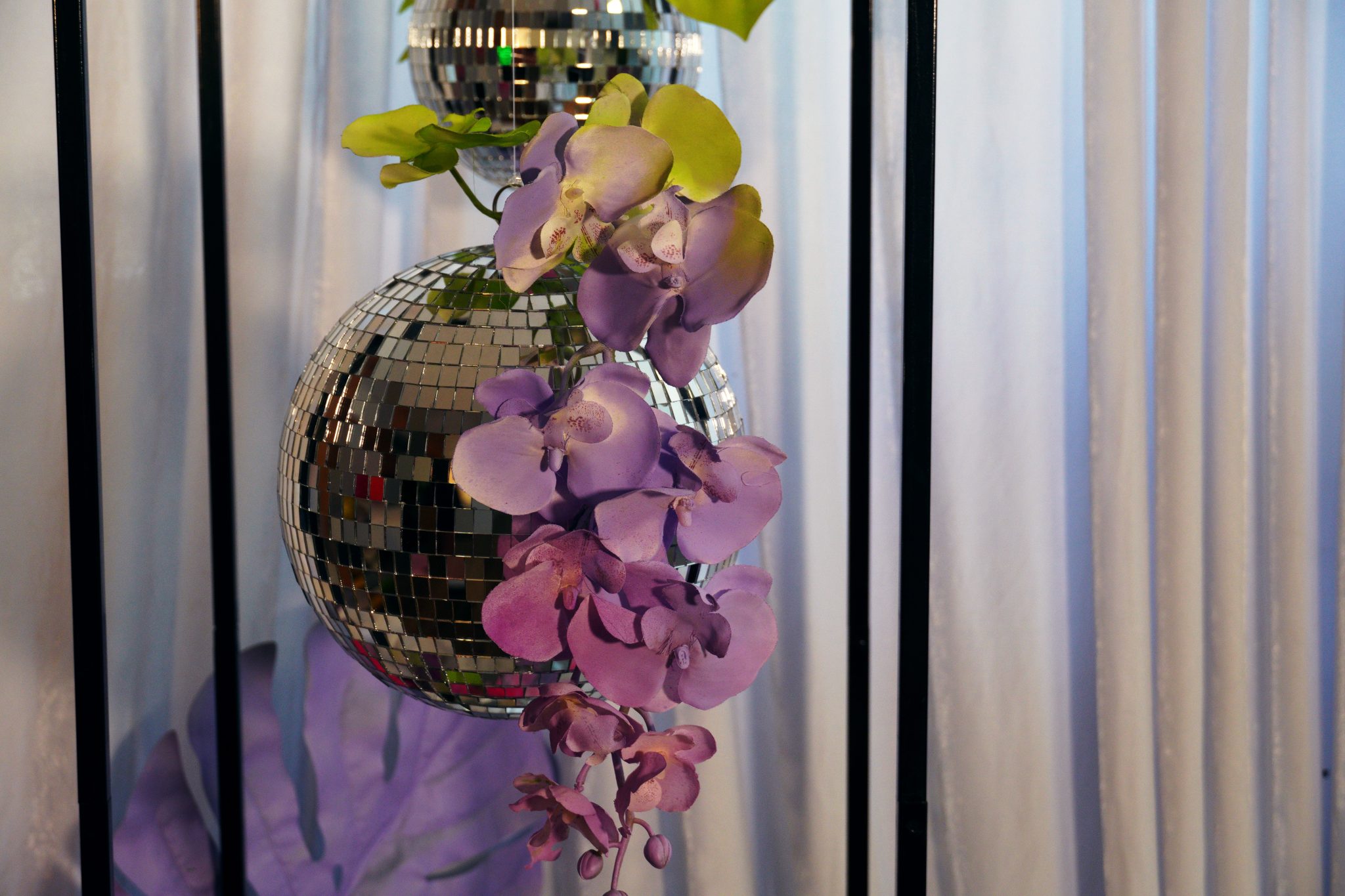 8 Ways to Decorate With Mirror Balls | Feel Good Events